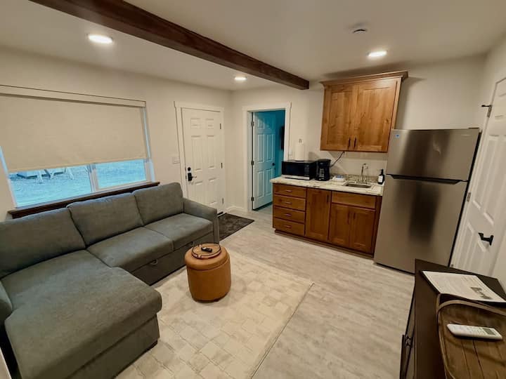 2 Room Suite With Kitchenette - Grants Pass, OR