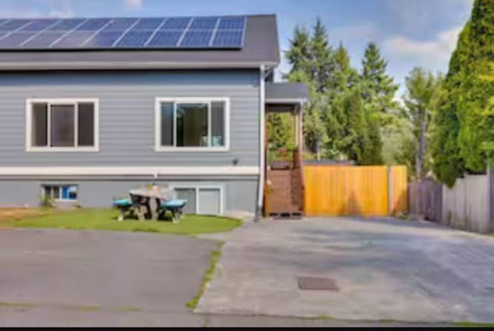 Sunlit 10br Seattle Home For Large Groups - Seattle