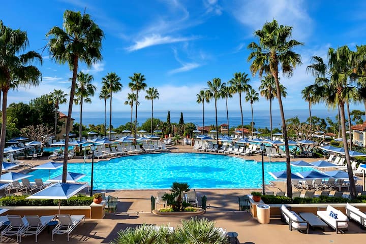 Bluff-top Ocean Views · Luxury 2br · Pools & Spa - Newport Beach, CA
