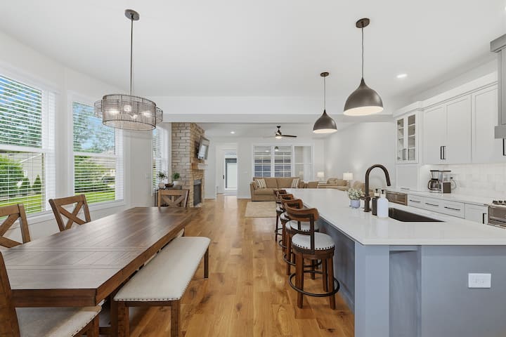 Luxury Corporate Rental | Near Downtown Naperville - Wheaton, IL
