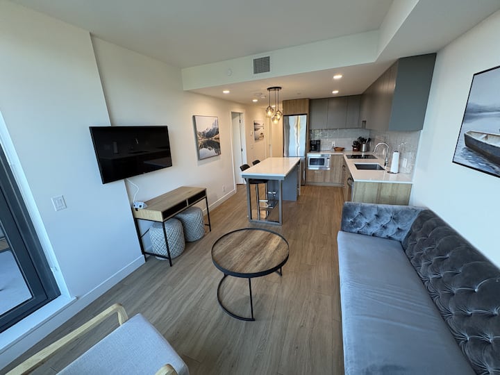 Aqua Basecamp | 4 Separate Beds For Golf & Wine - Kelowna