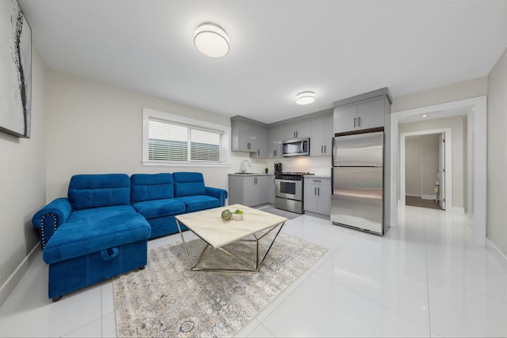 Delta Luxury 2 Bedroom + Sofa Bed Basement Suite - New Westminster