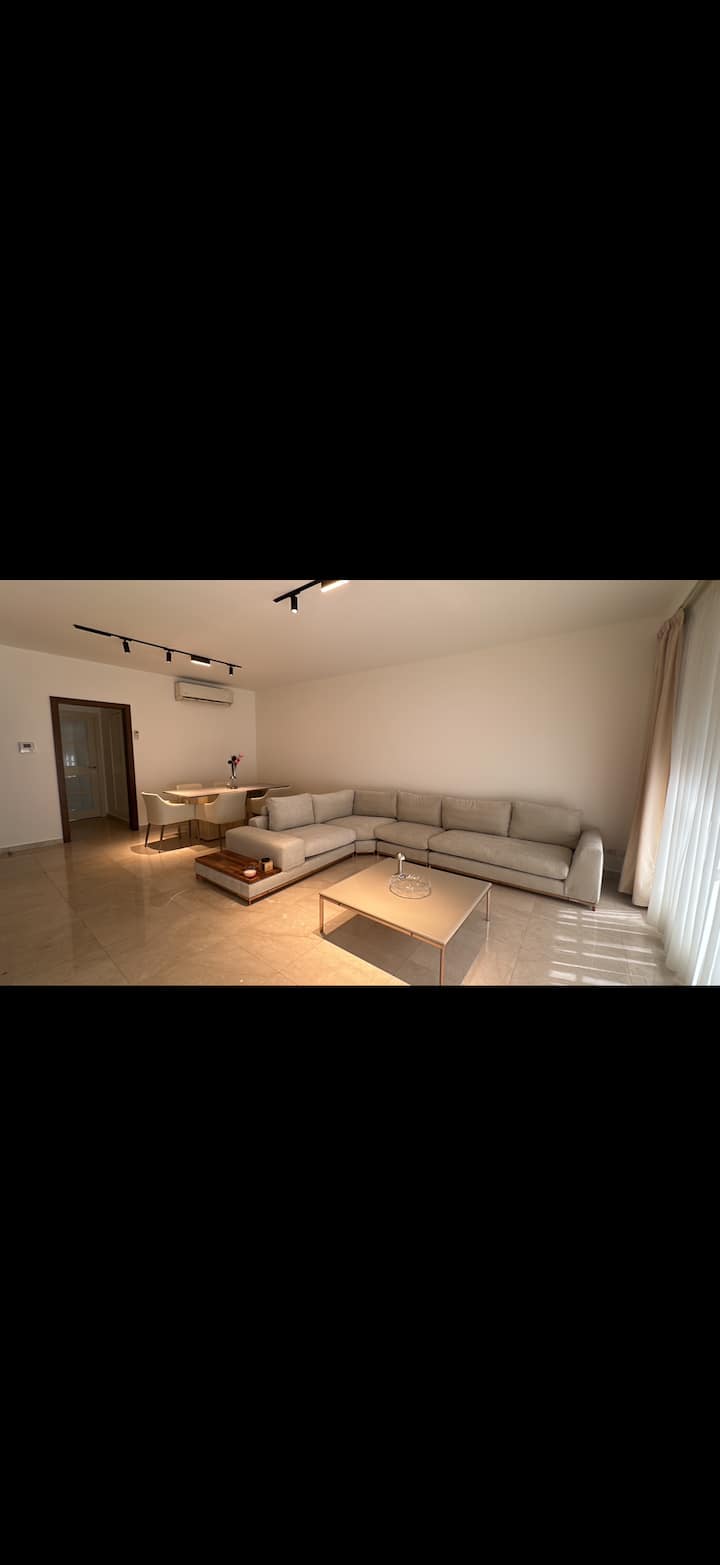 Cozy 2 Bedroom Apartment In Achrafieh - Beirut