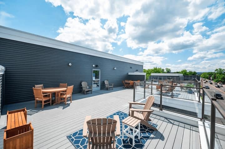 The Nook 8 | 2br | Rooftop Patio |Downtown - Traverse City, MI