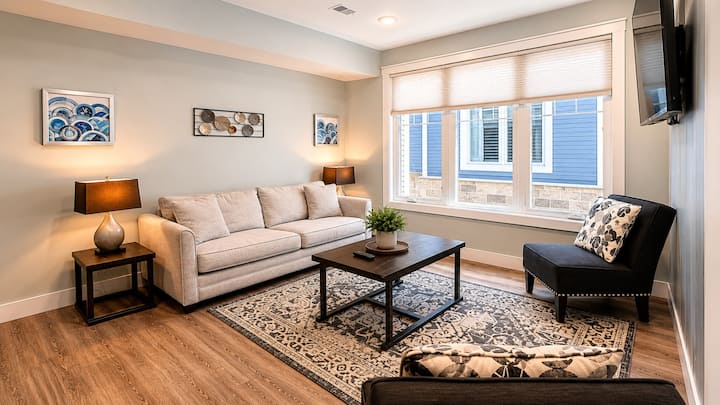 The Grove 11 | 2br | Rooftop Patio | Downtown - Traverse City