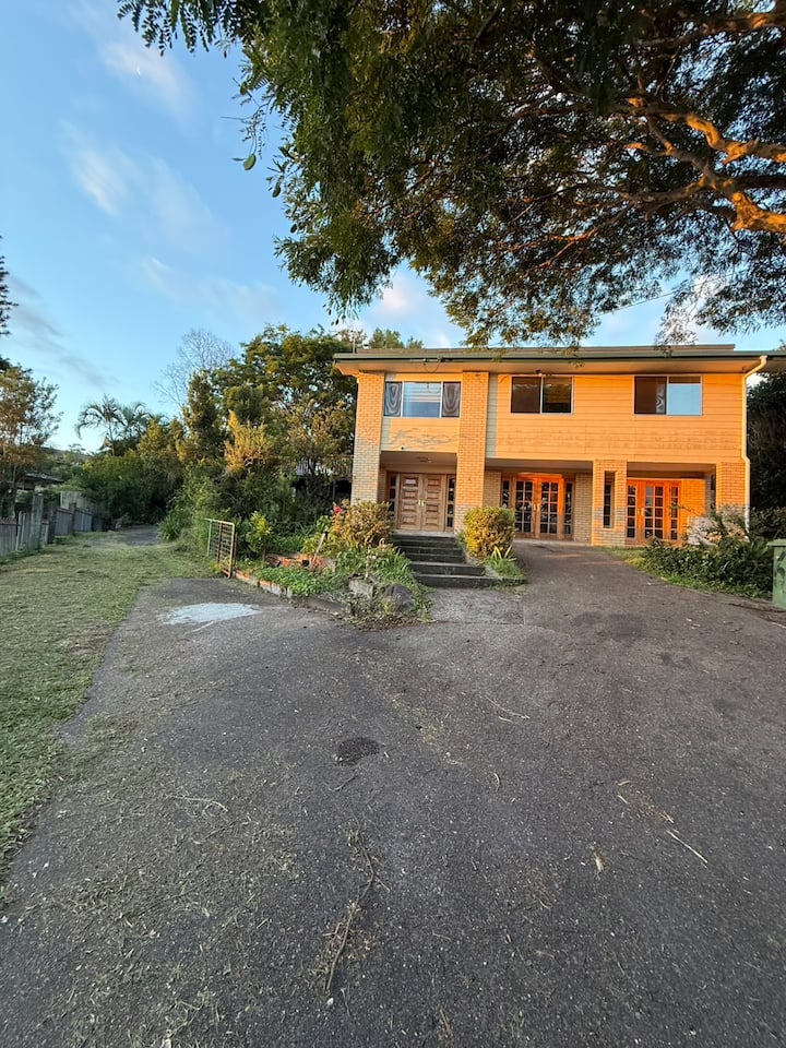 Relaxing Home Surrounded By Nature - Springwood