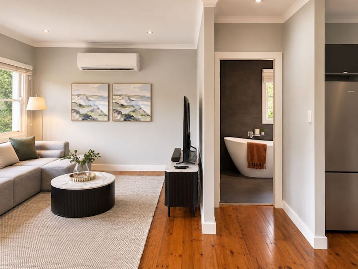 Wollongong Family Home With Jacuzzi & Garden - Wollongong