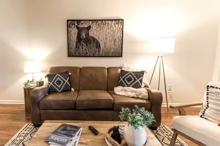 Bearfoot Hideaway, Walk To D'town G'burg! - Gatlinburg