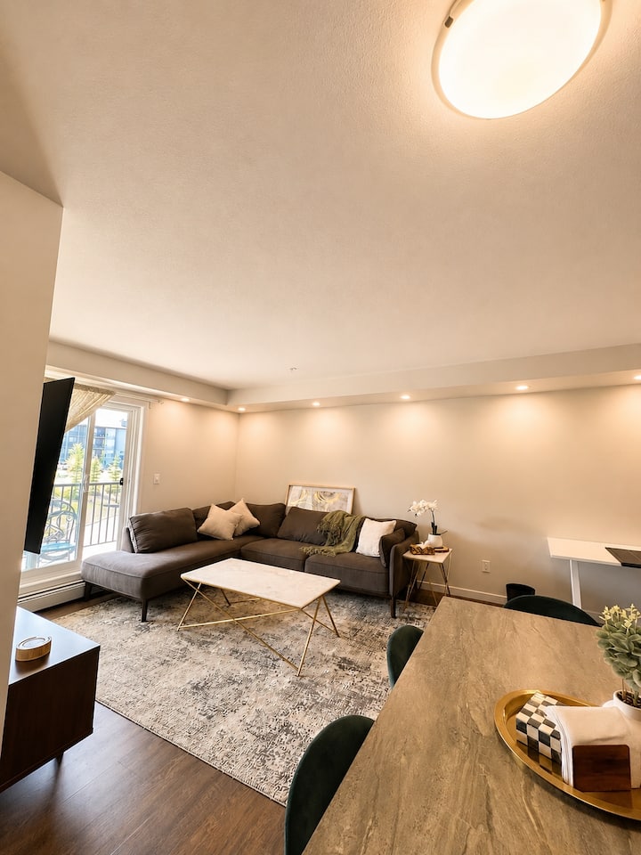 Comfortable 3br, Indoor/outdoor Parking Included. - Canada
