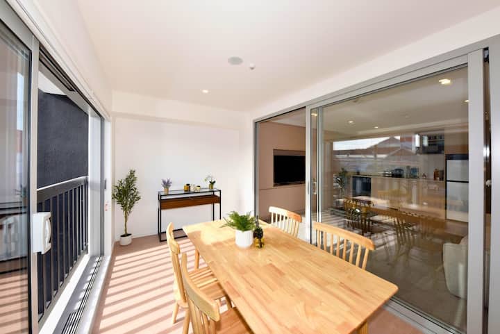 Elegant One Bedroom Retreat With Shared Sauna - Christchurch