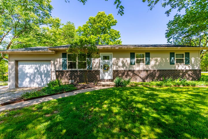 Raven's House - Fence, Garage, Get Away - コロンビア, MO