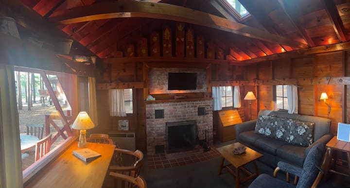 Skylight Pines And Lake Vibes In Cabin 6 - Wisconsin Dells, WI