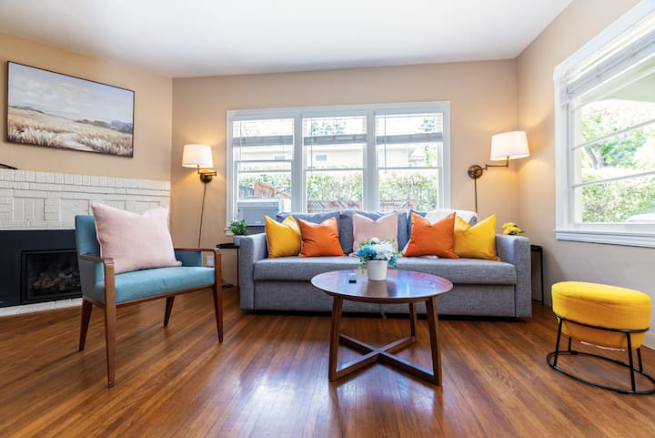 Charming Vintage Home With Private Backyard - Los Altos, CA