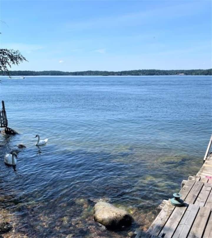 Ici, Vous Séjournez Au Bord De L’eau ! - Vaxholm