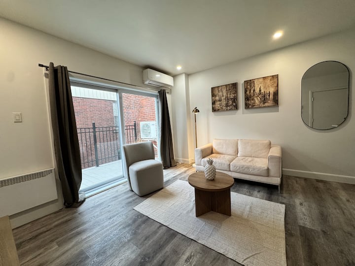 Spacious Apartment / 2bdr In The Trendy Plateau - Laval, Canada