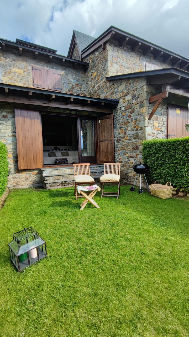 Maison Mitoyenne à Alp Avec Jardin Et Wi-fi. - Alp