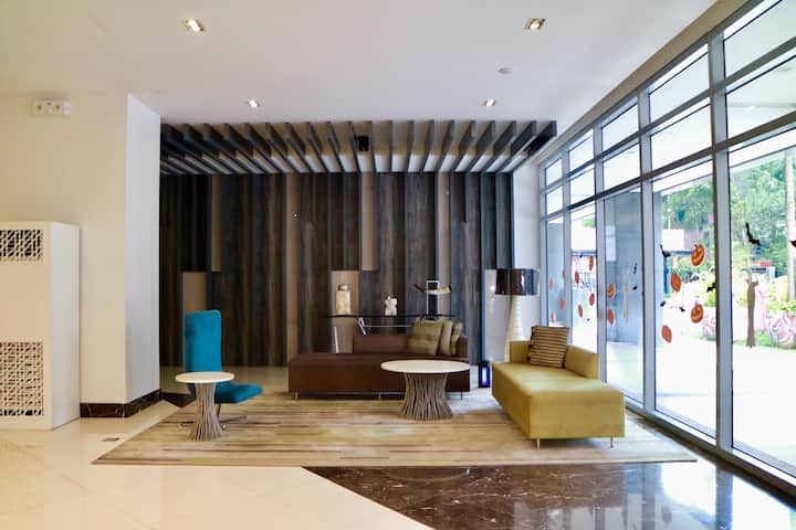 Elegant Abode In Eastwood | Wi-fi + Netflix - Quezon City