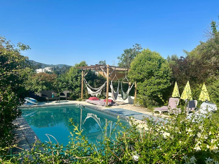 Maison Familiale : Piscine Trampoline. Verdoyant. - Privas