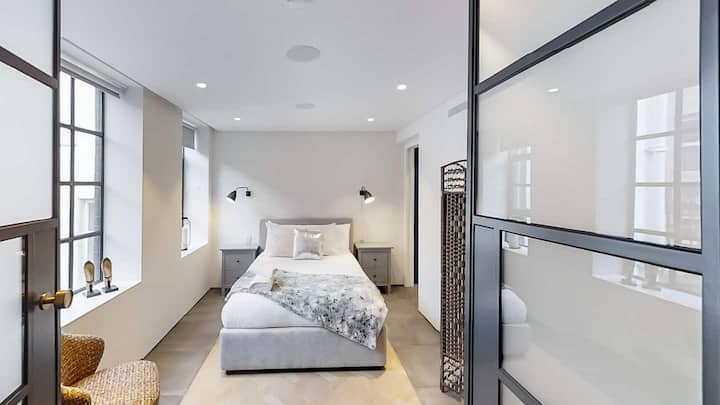 Magic 4bdr Apartment + Parking - Amsterdam