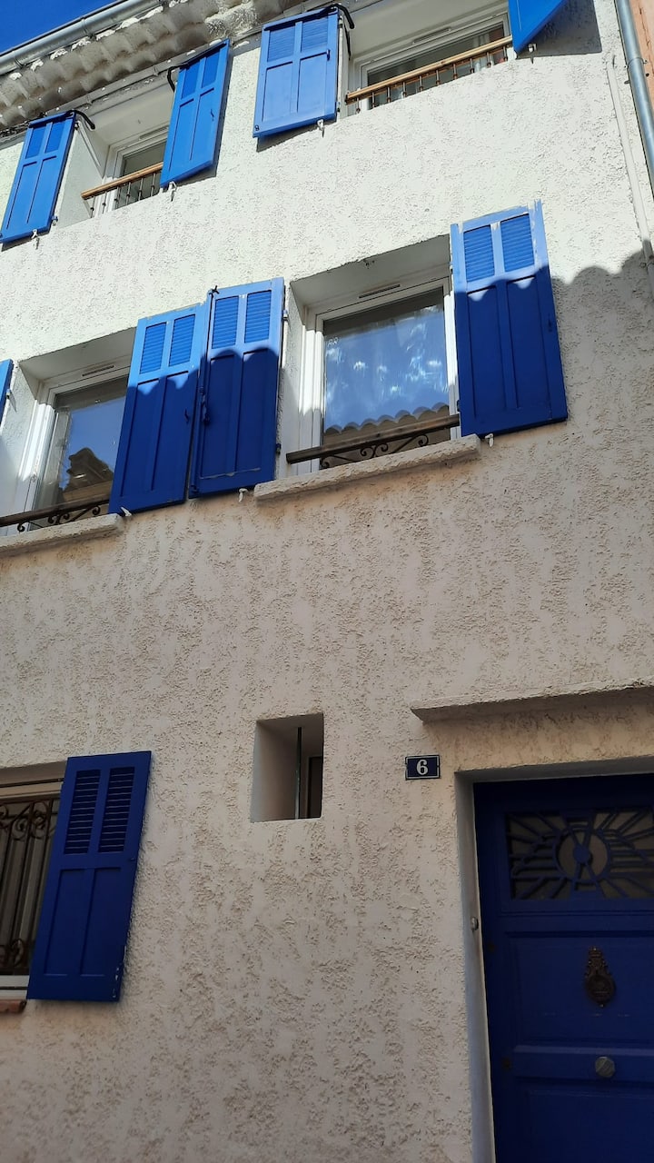 Votre Gîte Au Cœur Du Village : Le Six - Nans-les-Pins