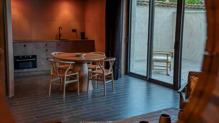 Mojo Pool, Piscine Privée Intérieure & Sauna - Belleville, France