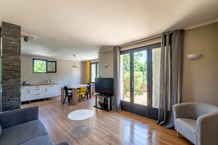 Villa Des Monts Dor  Proche De Lyon Et Parking - Lyon