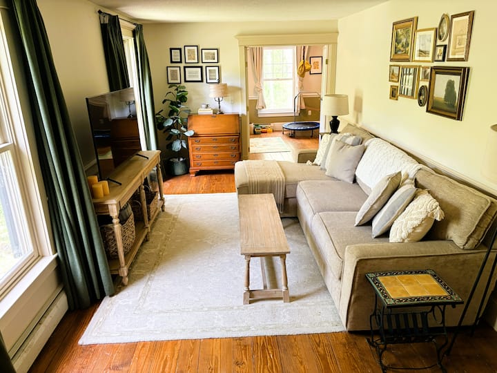 Styled 5br With Private Yard, & Gym Near Ma Border - Nashua, NH
