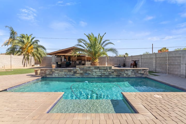 Spacious Family Home With Pool - Phoenix, AZ