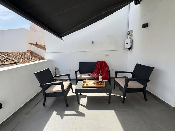 Modern 2br Townhouse In The Heart Of Coín - コイン