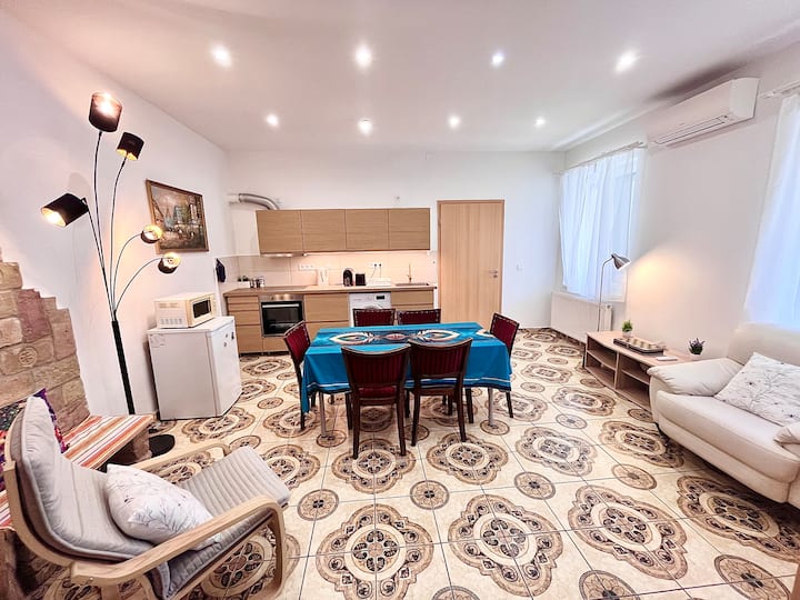 Mediterranean Apartment In The Heart Of The City - Boedapest