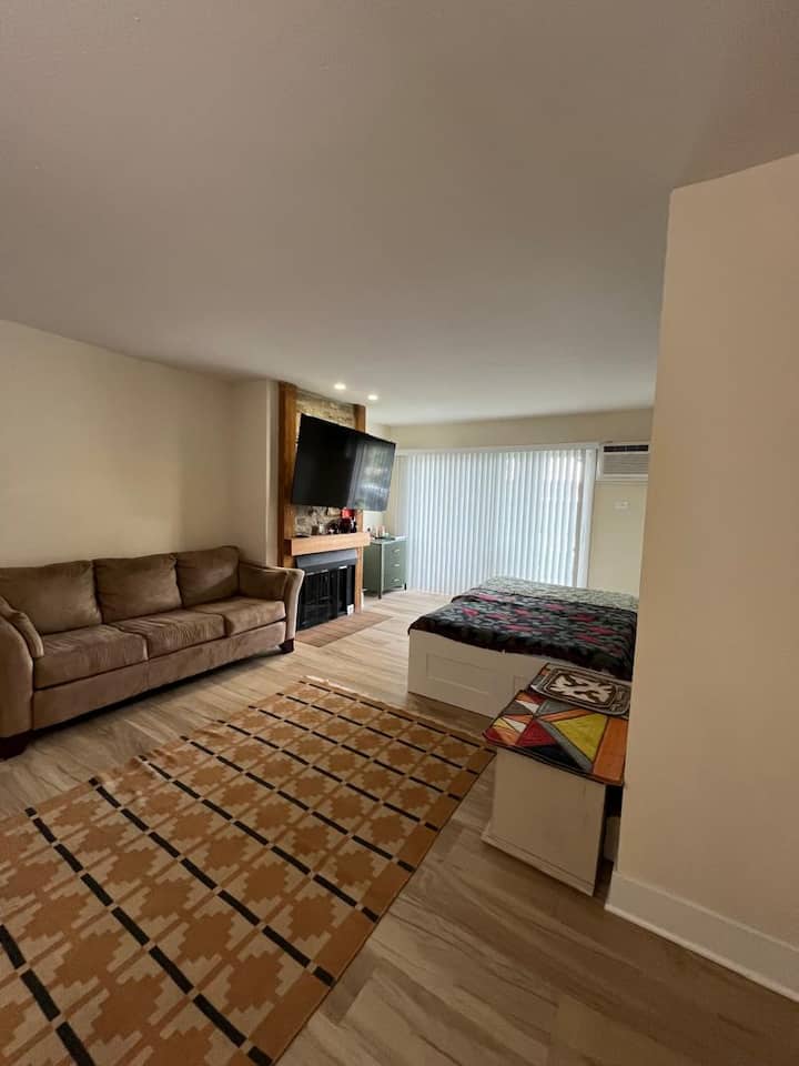 Furnished 1br Condo Near Starbucks & Aldi - Arlington Heights, IL