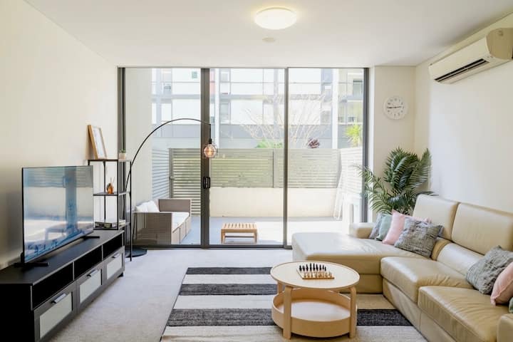 Mascot Flyer's Retreat W/parking + Private Patio - Sidney, Australia