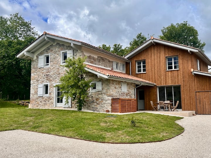 Ferme Ihartzetako Entre Montagne Et Océan - Urrugne