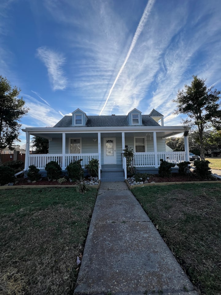 Peaceful Coastal Home . Walk To Beach. Near Golf. - Hampton, VA