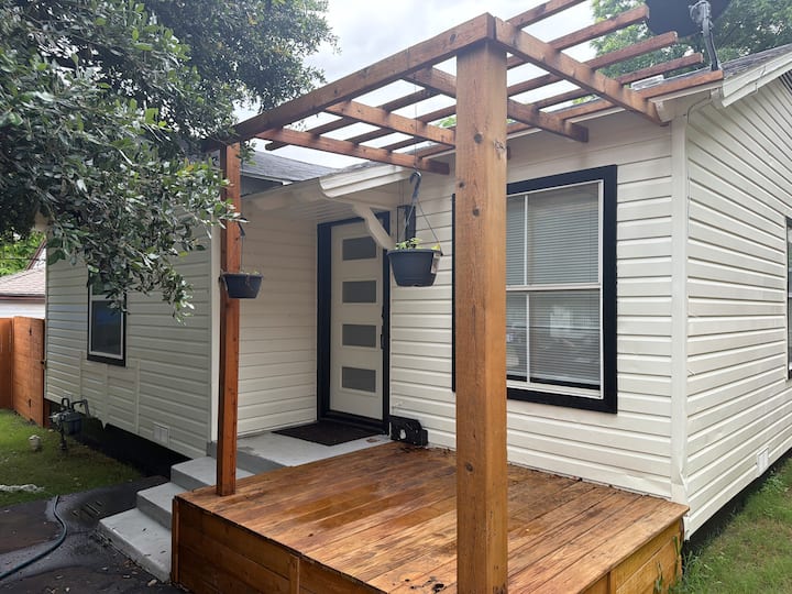 4 Bedroom House Near Bishop Arts - Dallas, TX