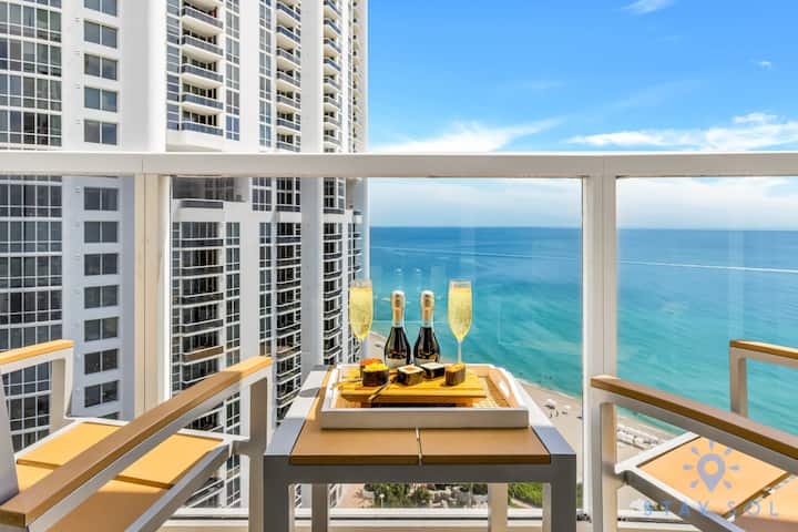 Studio  Ocean Views & Premium Amenities - Sunny Isles Beach, FL