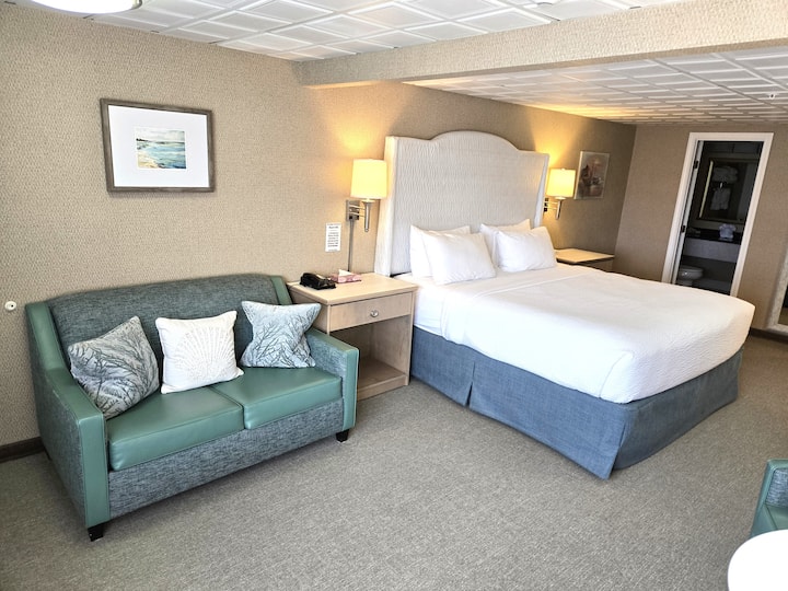 Luxury King Jacuzzi Room Near Dock Square - Kennebunk, ME