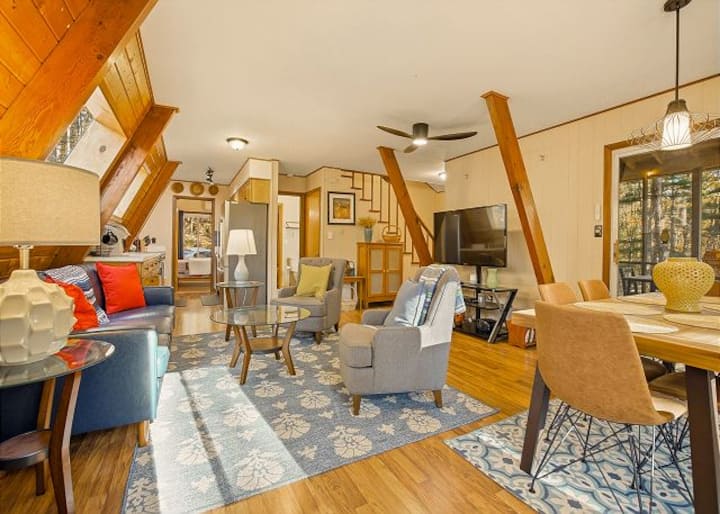 Stay Penby Cabin-pet Friendly | Hot Tub | Firepit - Berkeley Springs, WV