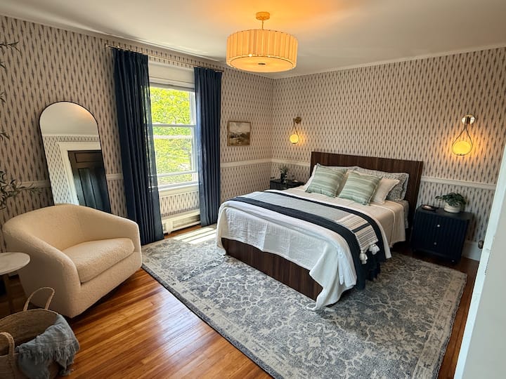 Renovated Park Ave / East Ave Neighborhood Studio - Rochester, NY