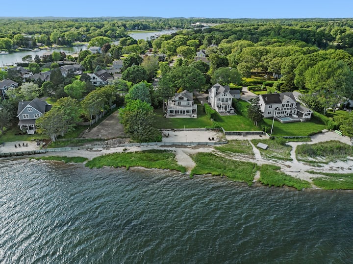 Newly Renovated Beach House With Private Beach - Riverhead, NY