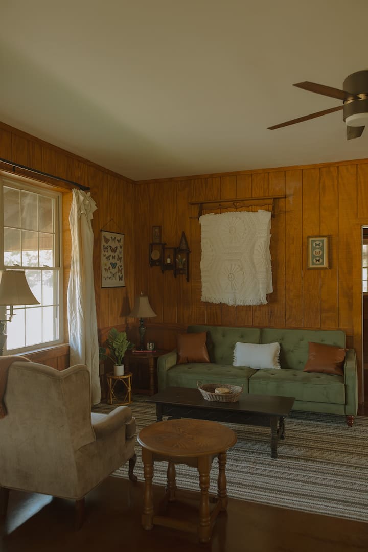 Kenny's Hilltop Hideaway - Couples Retreat - Indiana (State)