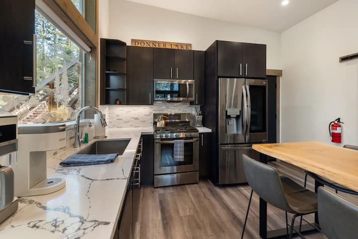 Donner Lake Lookout 2br, Filtered Lakeview Getaway - Donner Lake, CA