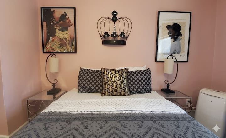 Blush-inspired Studio Near Convention Center - Coronado, CA