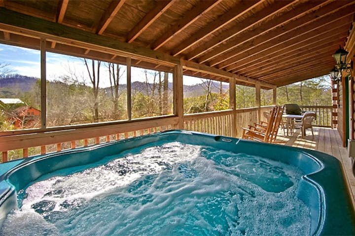 "Almost Heaven" 2 Bedroom Cabin - Pigeon Forge, TN