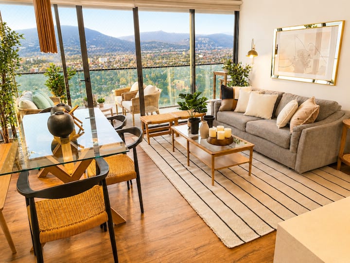 Piso Alto Con Vista Cordillera · Piscina Y Parking - Las Condes