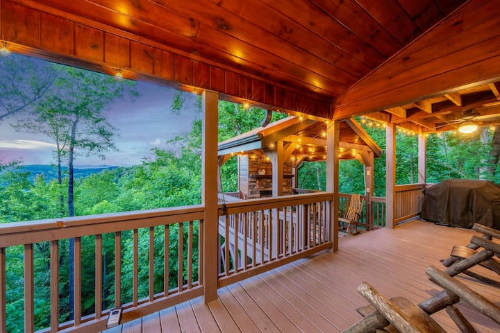 Red Oak Luxe Mountain Cabin - Blue Ridge, GA