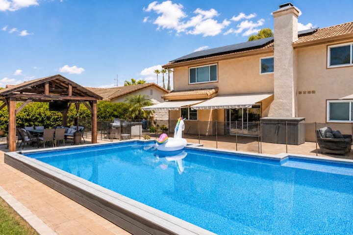 Modern Poway Family Retreat W. Pool + Ev Charger - Poway, CA