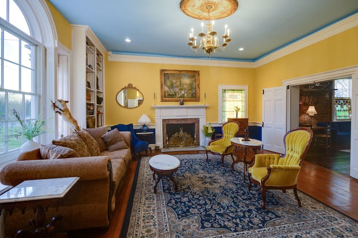 Blythewood Manor | A Living Piece Of History - Gallatin, TN