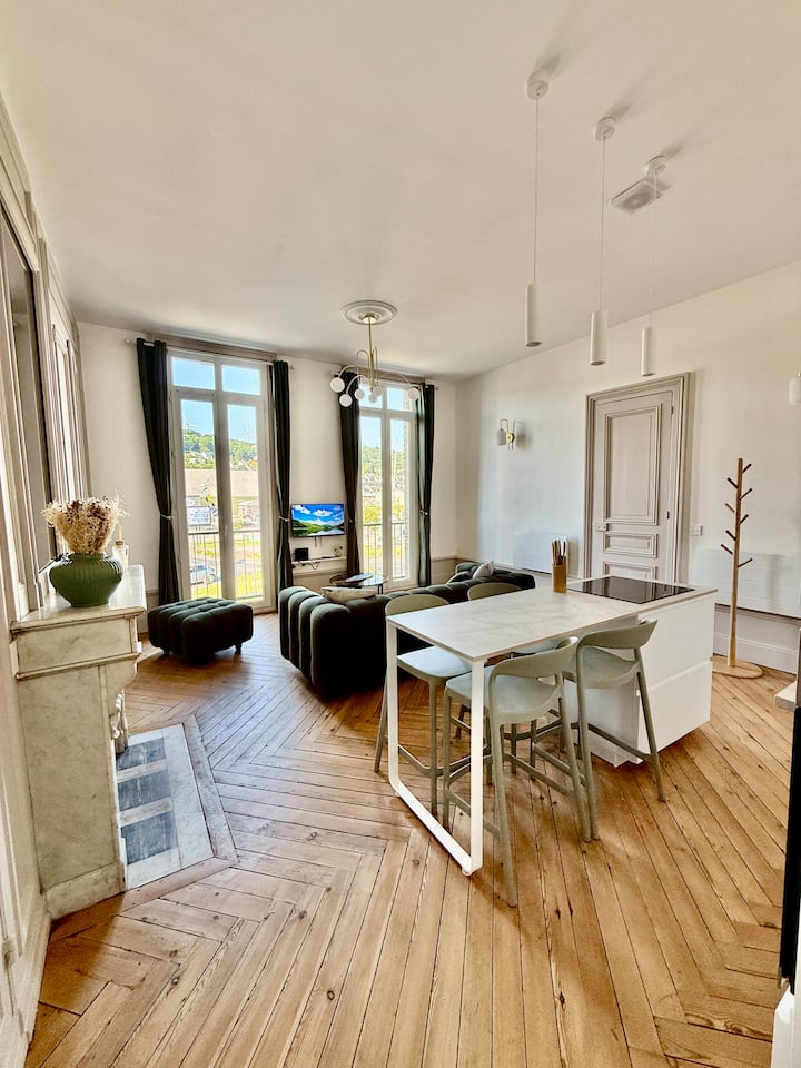 Vue Port & Plage • Appartement Bourgeois Rénové - Hotel Ibis Budget Fecamp