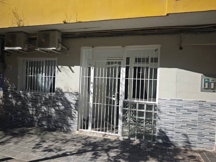 Bajo Tranquilo Agradable Y Cómodo - Alicante